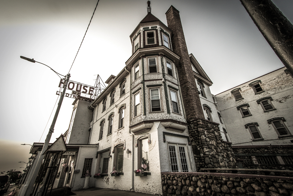15 real US haunted houses featured in hit movies