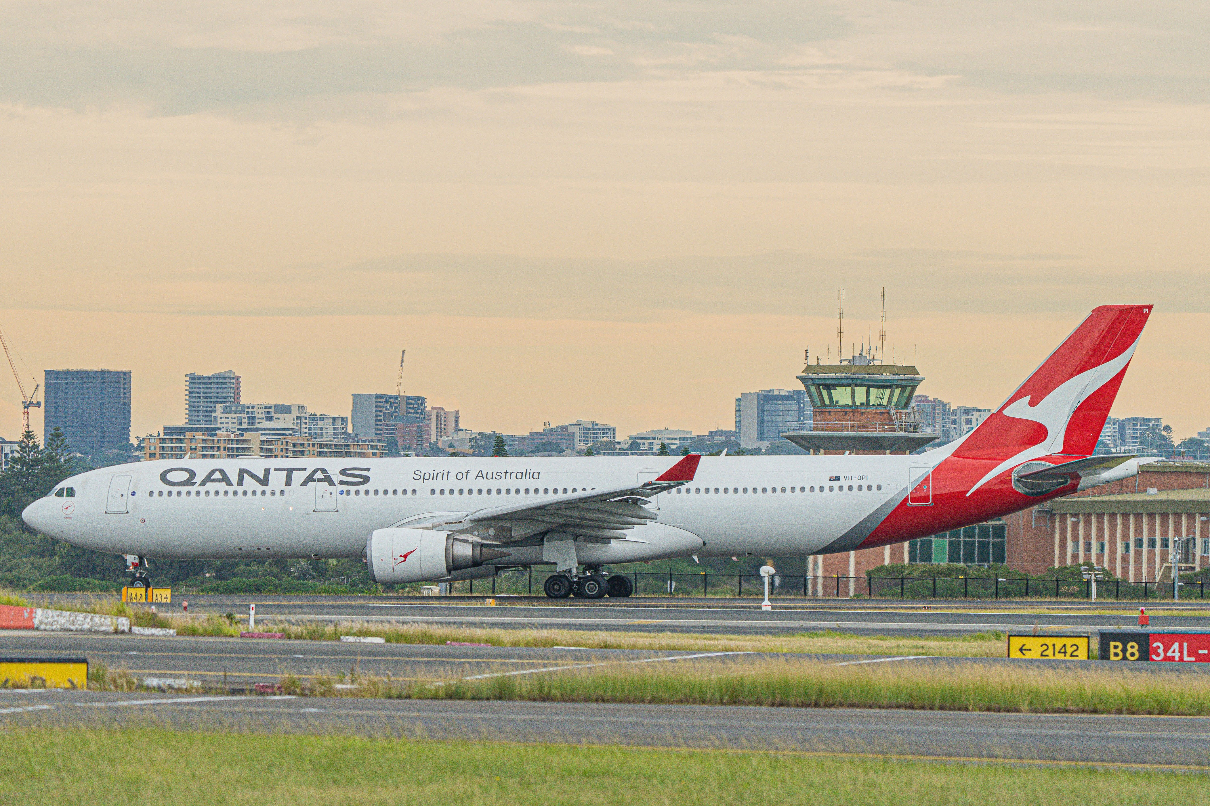 Qantas Fined $59M For Illegally Firing 1,800+ Ground Workers During ...