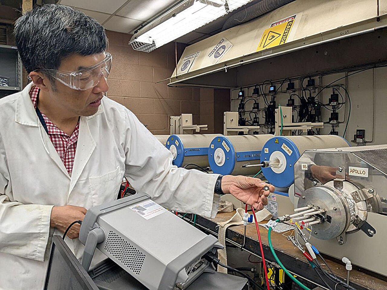 Tough fuel cell can stabilize power grid by making and storing energy ...