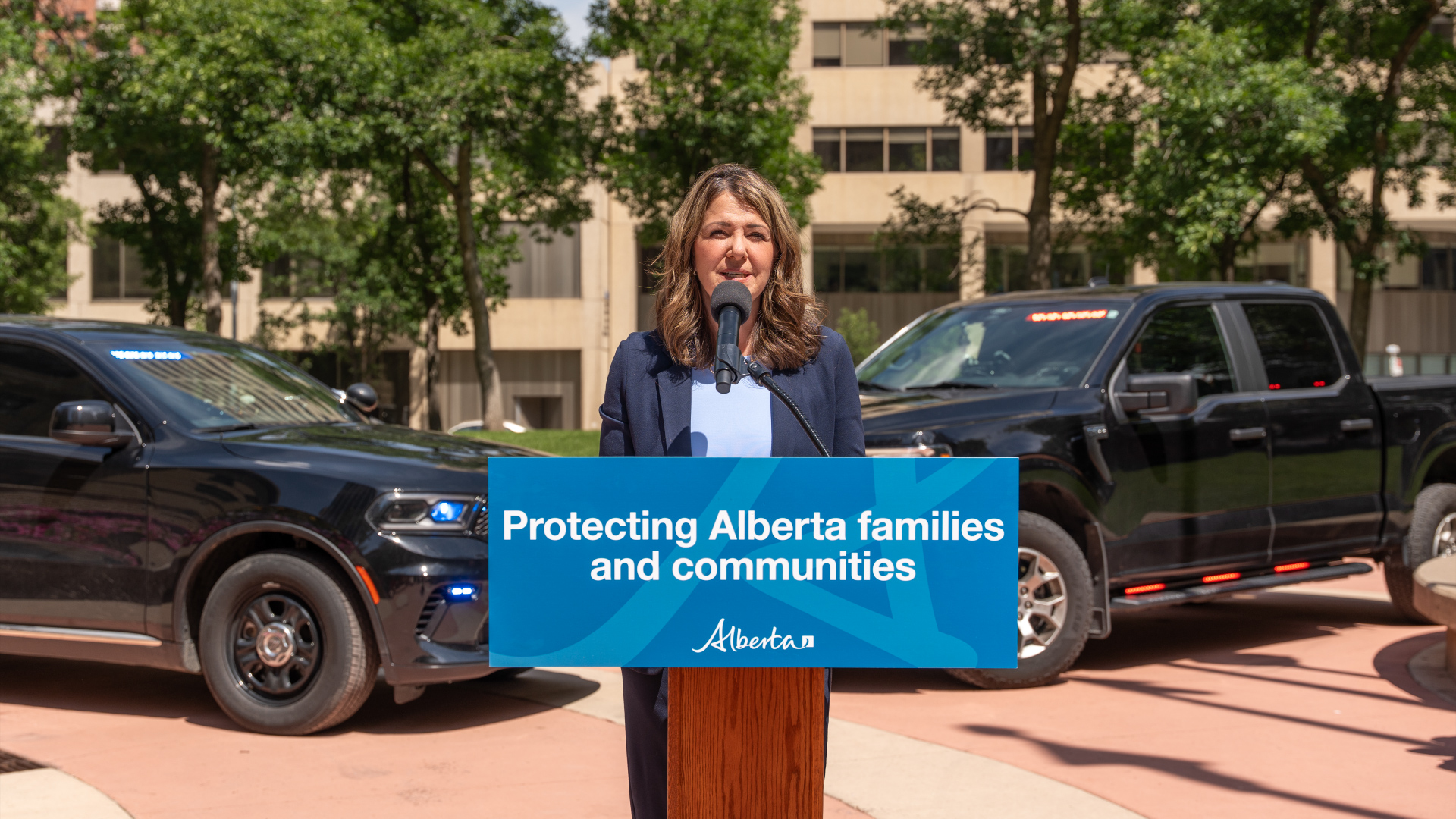 Alberta unveils proposed provincial police force name, chief