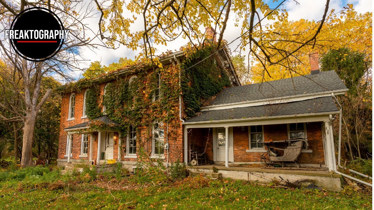 Exploring a 156-year-old abandoned house frozen in time