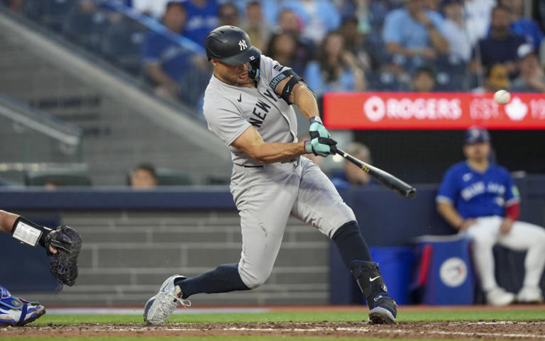 Yankees fall into first-place tie with Blue Jays as furious rally falls ...