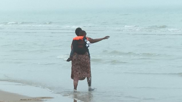 Moment migrants miss boat crossing bound for the UK