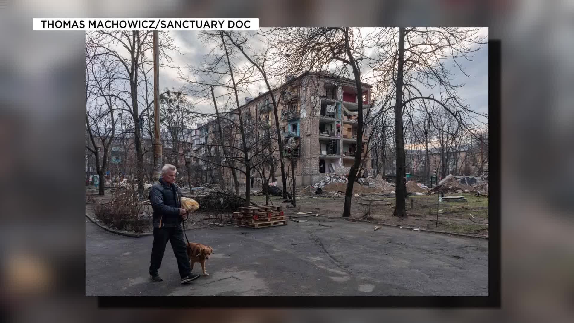Phoenix-based photographer on the front lines to document life in Ukraine