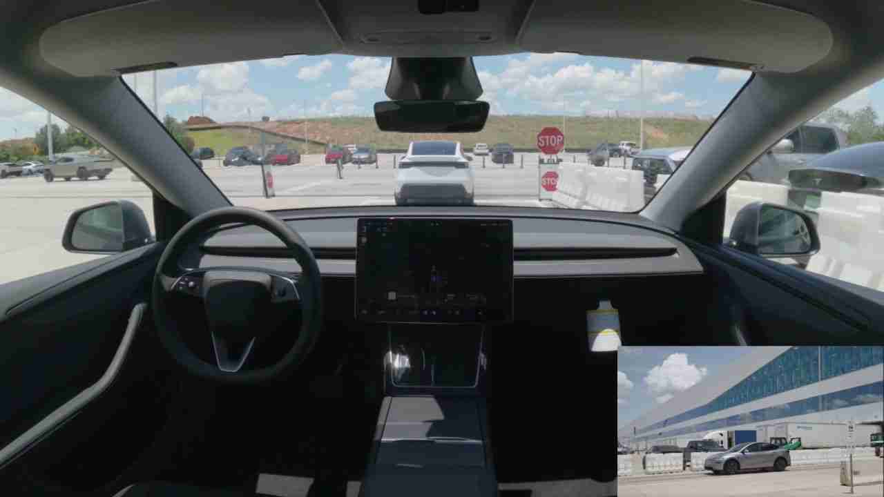 Tesla-bil kører selv til ejeren – og tjenesten bliver genstand for ...