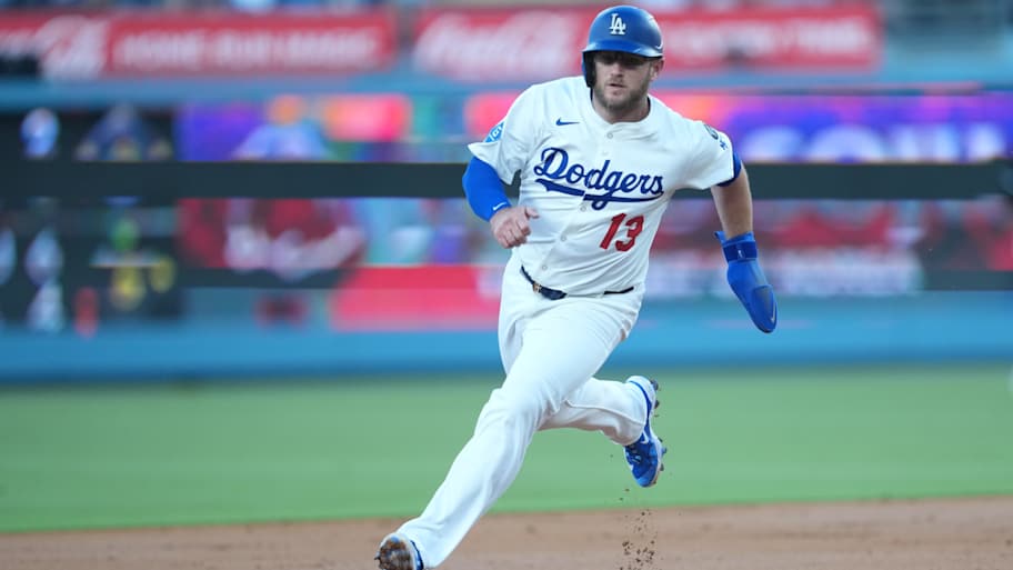 Dodgers’ Max Muncy Leaves Game With Devastating Knee Injury
