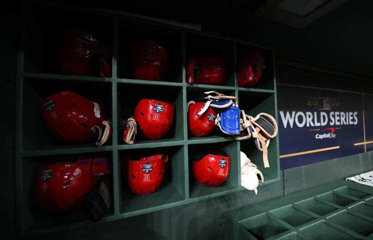 Phillies’ new service dog Tugger becomes Internet star
