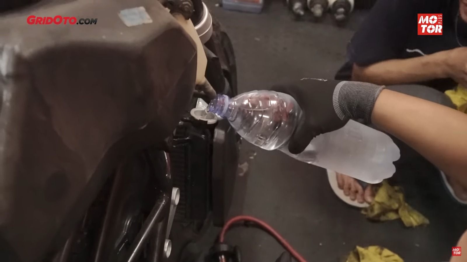 Radiator Motor Diisi Air Keran Bisa Bikin Bocor? Begini Faktanya