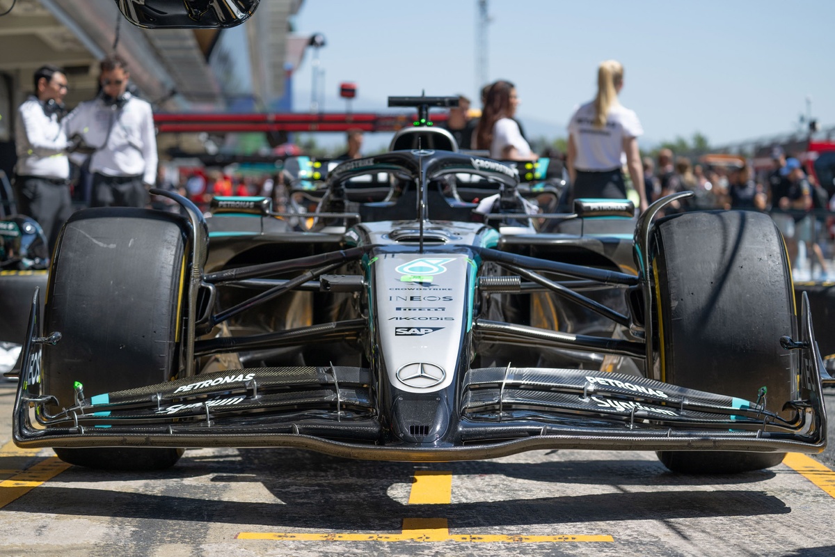 Mercedes n'en a "pas encore fini avec la W16"