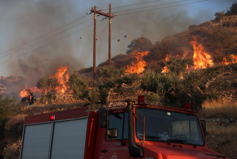 Crete wildfire latest: Tourists and homeowners forced to evacuate as ...