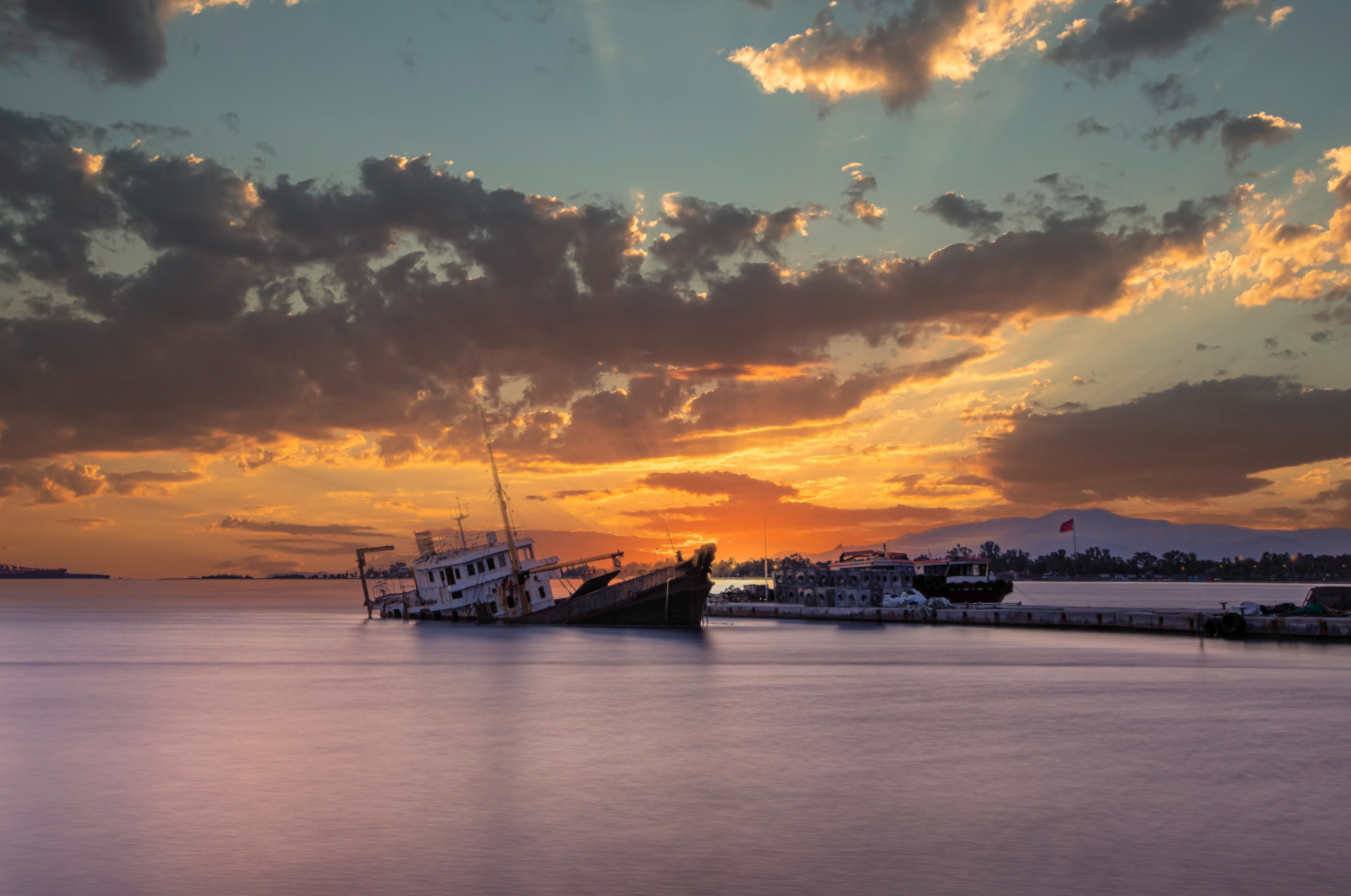 Ferry sinks near Bali, 4 dead and 38 missing