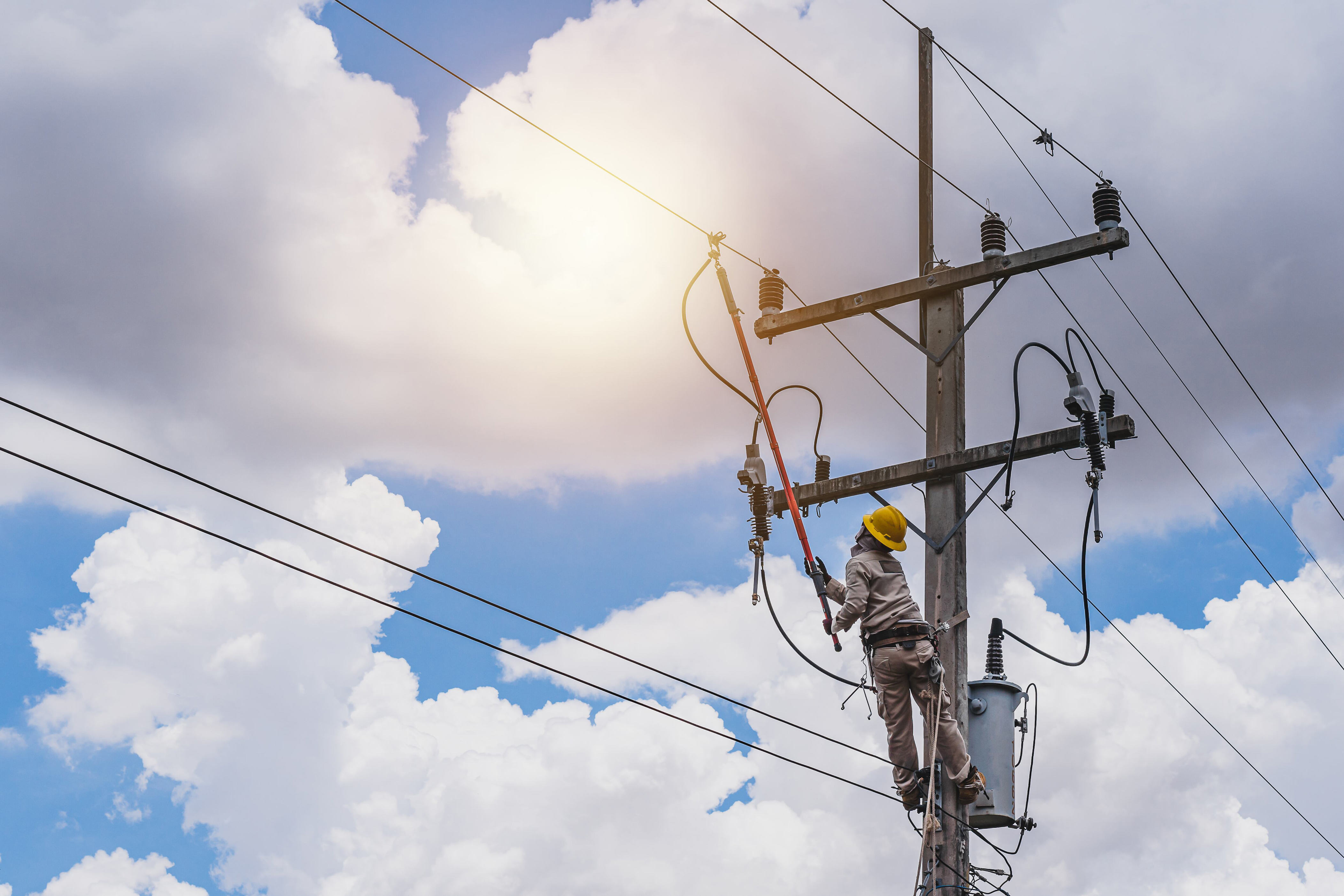 Experts break down what causes downed power lines during monsoon, what ...