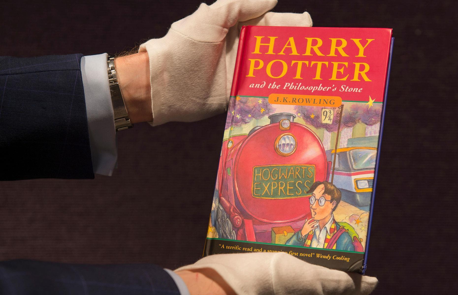 30 valuable signatures that made people super-rich