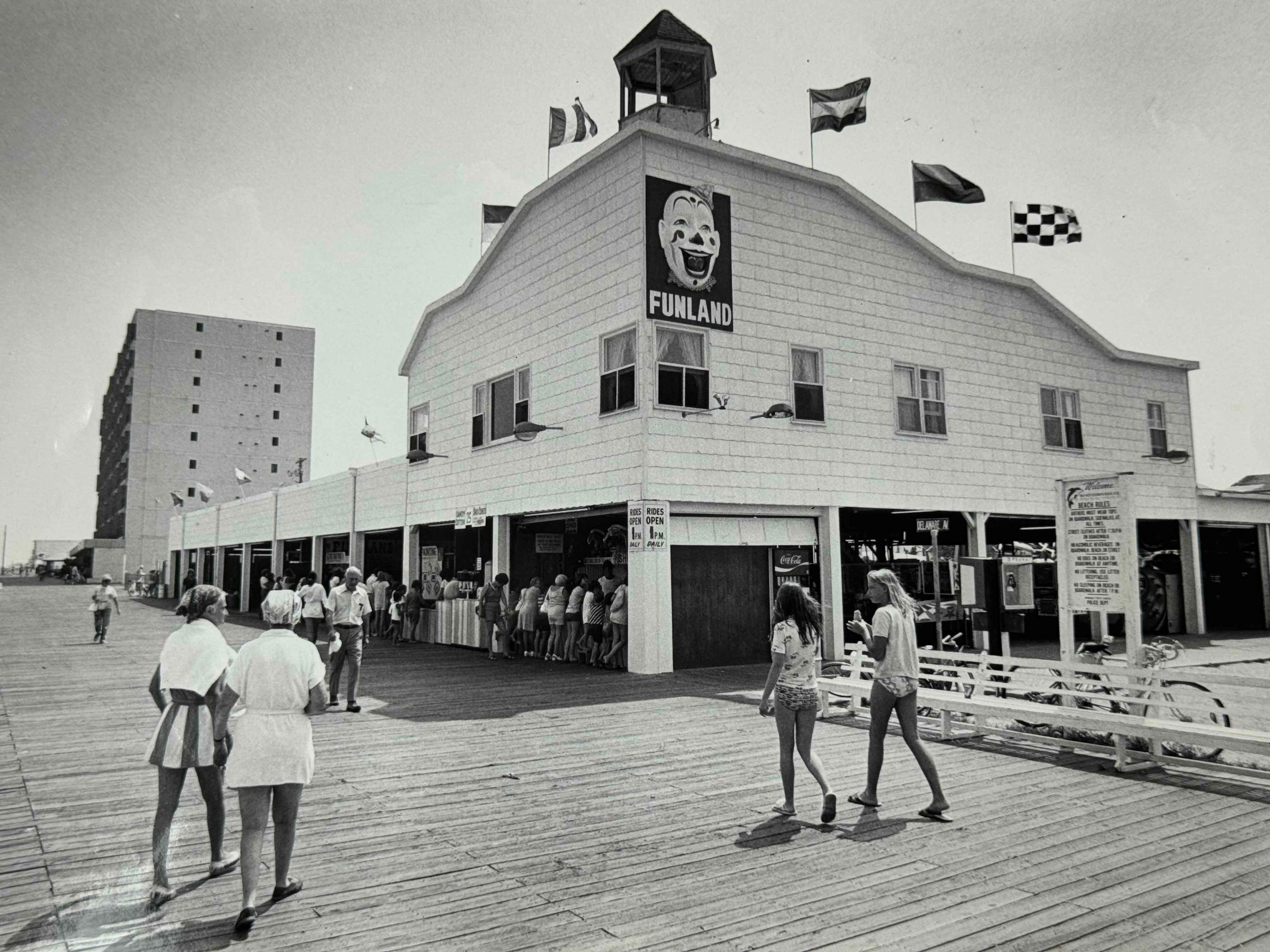 A history of the Rehoboth Beach boardwalk at a glance