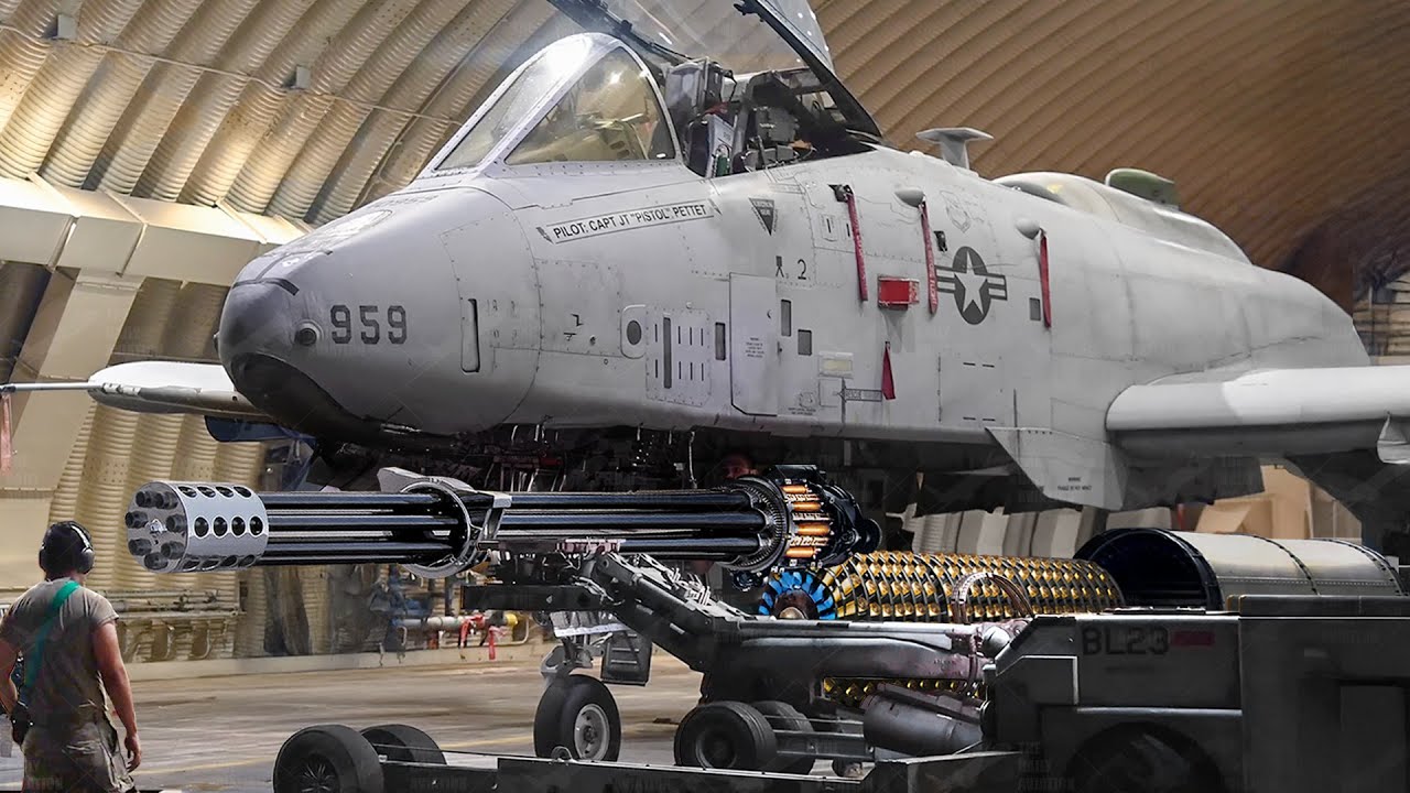 Installing the Monstrously Powerful US A-10 Warthog’s GAU-8 Gatling Gun