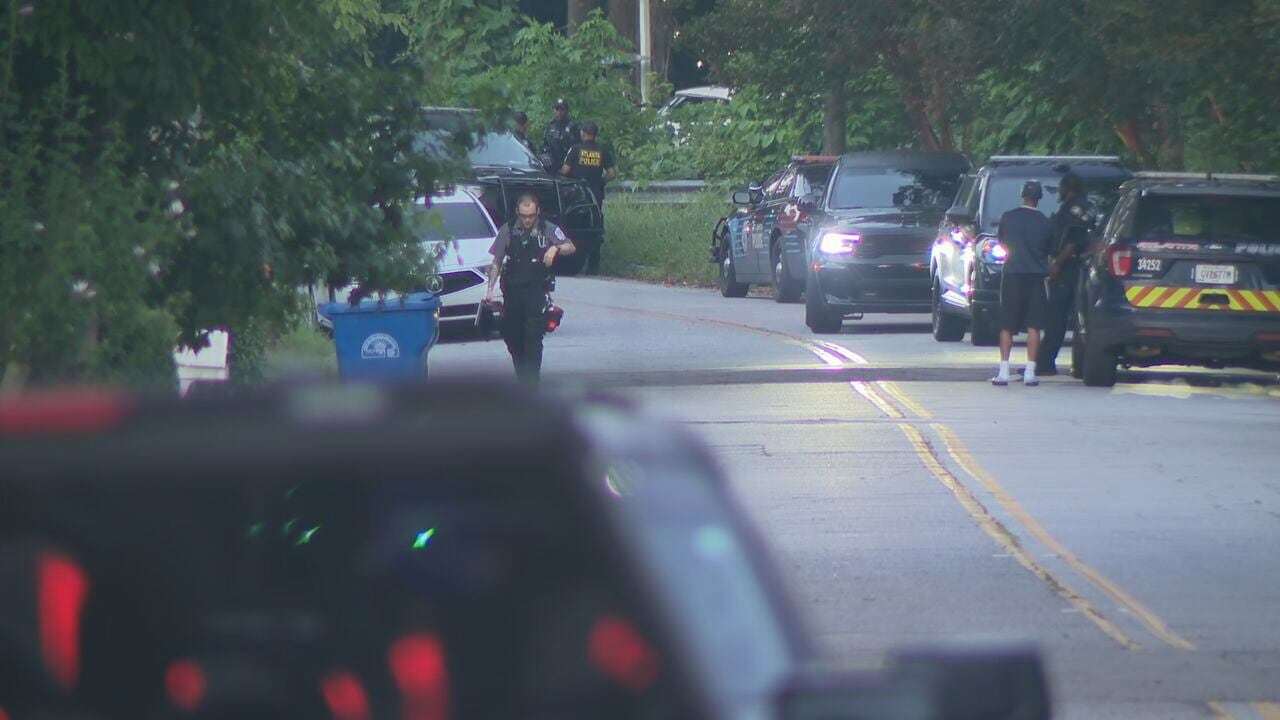 Man dead, 8-year-old safe after SWAT standoff in SW Atlanta