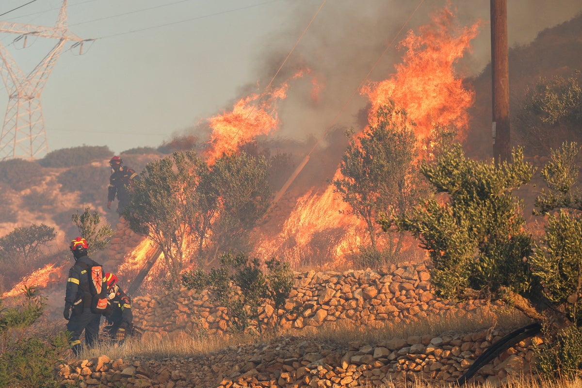 Temperatures soar to 38C as firefighters battle massive Crete blaze