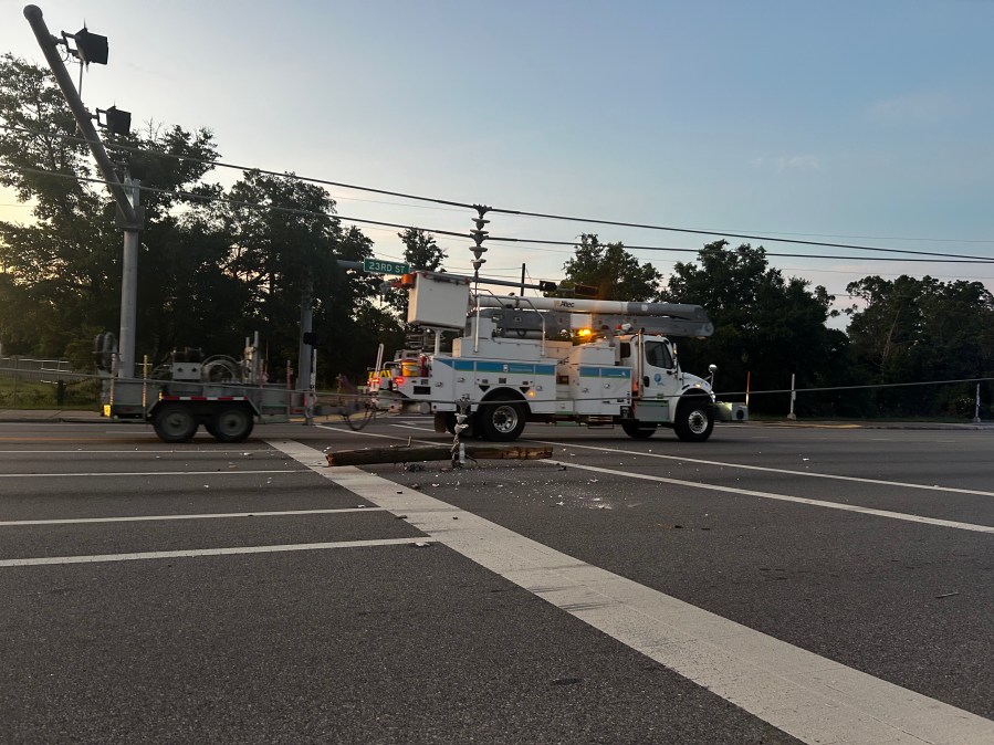 Vehicle collision causes temporary power outage in Panama City