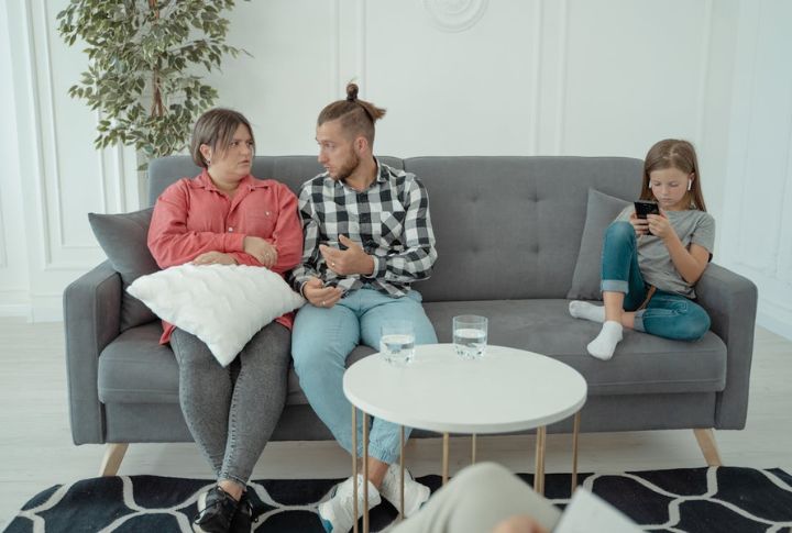 10 Toxic Behavior Patterns Of A Controlling Mother