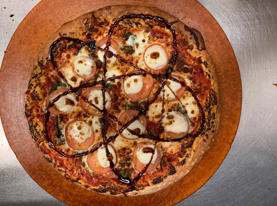 Is this Manatee pizzeria closed for good? Owner wants to make a comeback