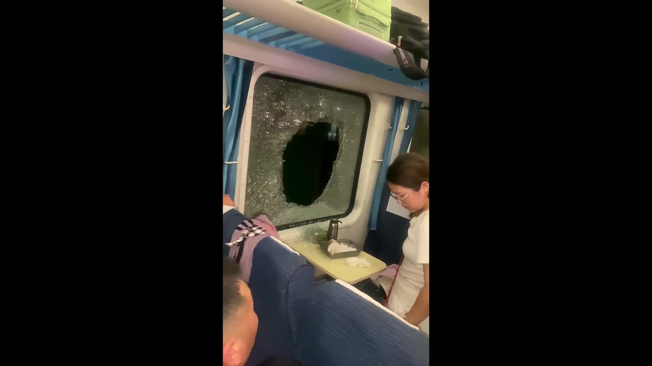 Passenger smashes window for air after 3-hour delay in 38C heat ...