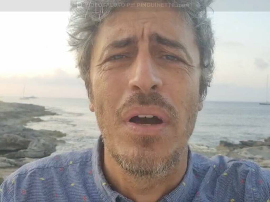Acquario di Genova, il regista Pif “padrino” delle due nuove pulcine di ...