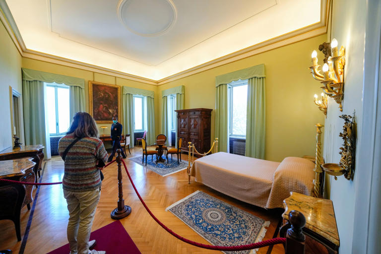 Pope Leo’s trip to picturesque lake town revives centuries-old papal ...