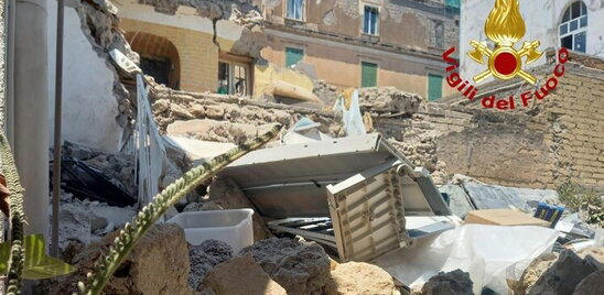Esplosione in una palazzina di Torre del Greco, morto un 64enne