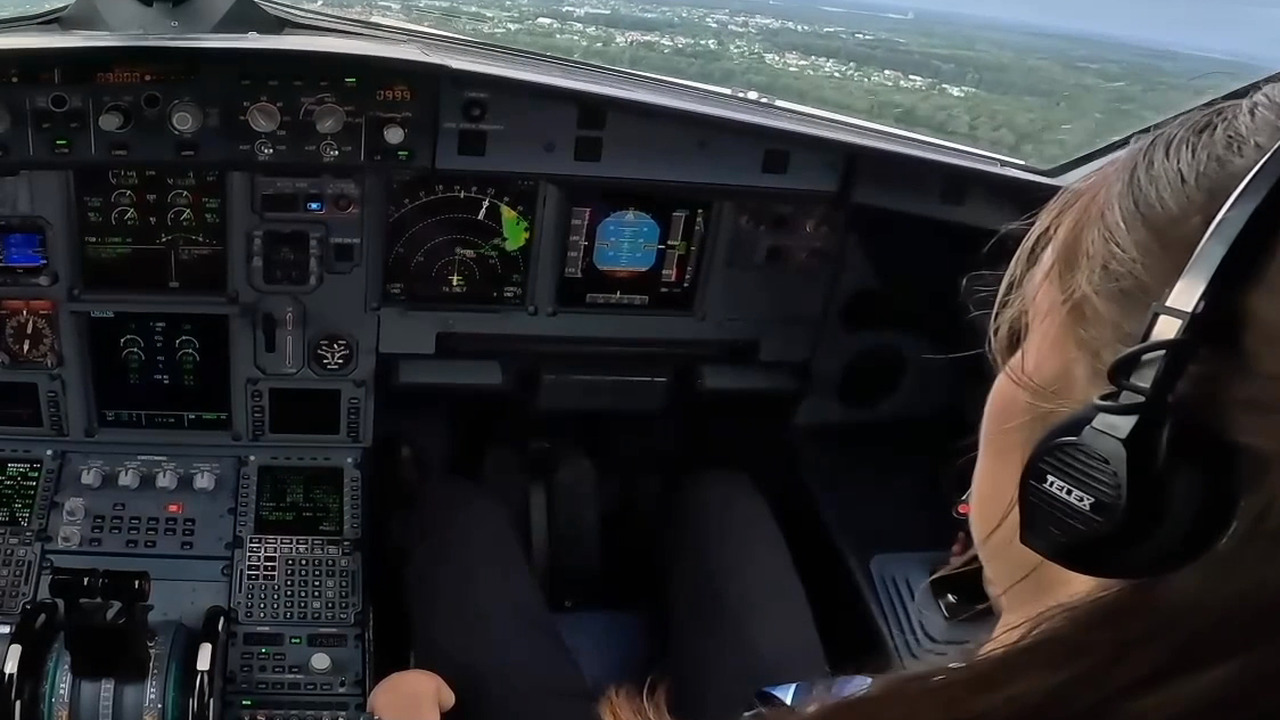 Magnificent Airbus A320 takeoff from Vilnius | Just Planes