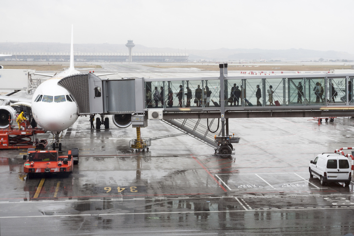 Here’s why we always board flights on the left side of the plane