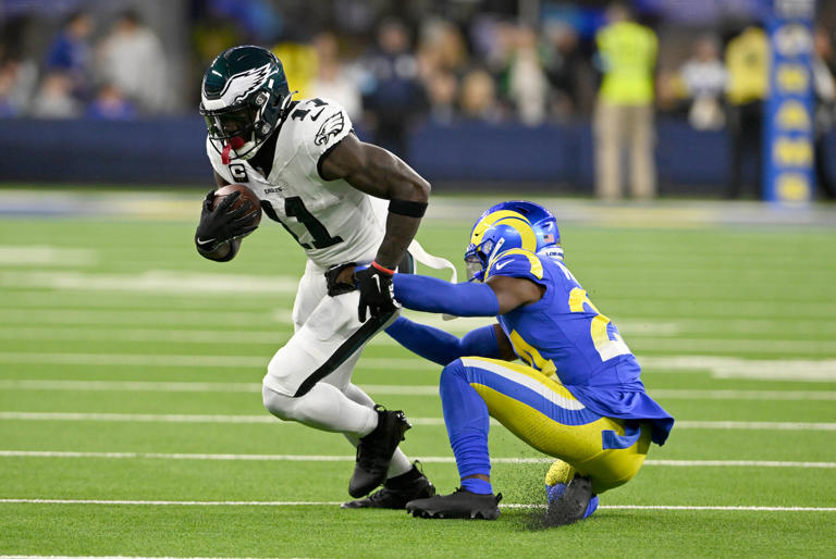 Report: Rams, Patriots 'making strong pushes' to trade for AJ Brown