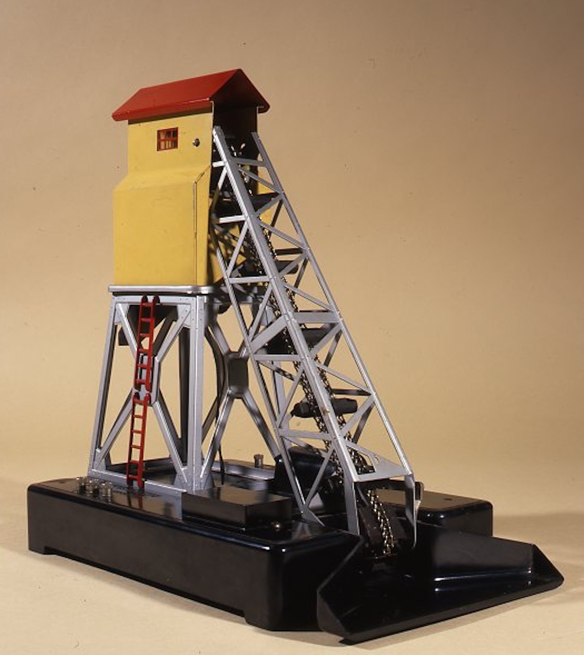 Lionel's postwar No. 97 Coal Elevator