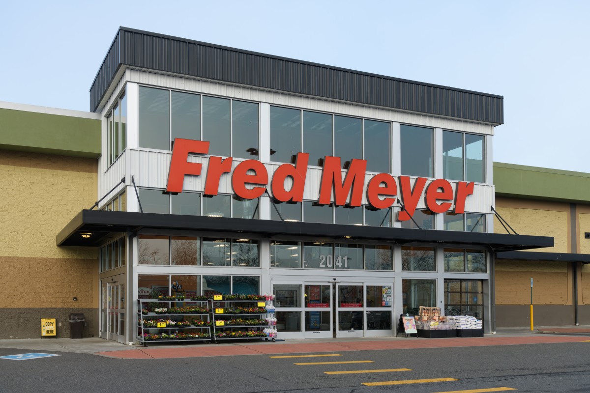 Is Fred Meyer open on Christmas Day?