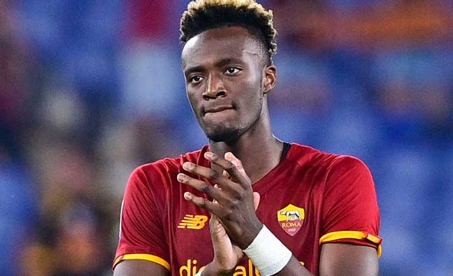 Abraham lascia la Serie A, la Roma lo ha ceduto: è ufficiale. Il nuovo ...