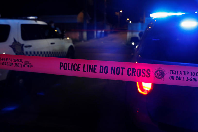 4 teens injured after shooting at Chicago's Little Village, police say