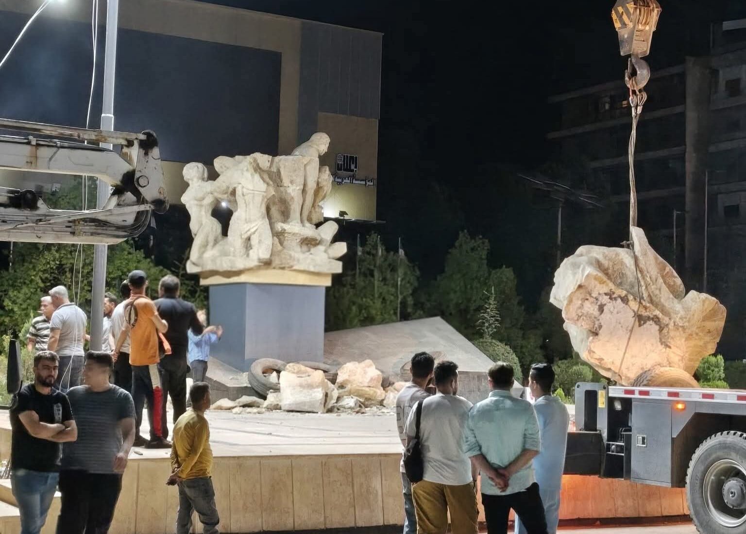 Συρία: «Λάθος» ή ηθελημένη η καταστροφή του αγάλματος των Μαρτύρων; Το ...