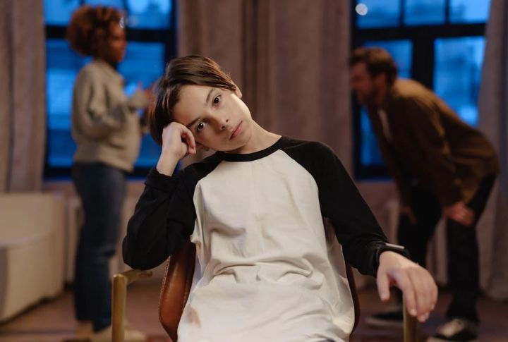 10 Toxic Behavior Patterns Of A Controlling Mother