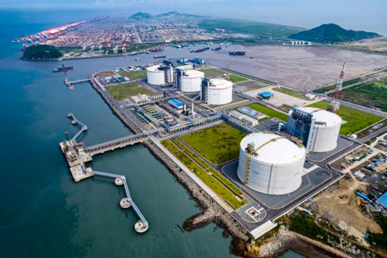 Fluor JV receives limited notice to proceed for LNG Canada Phase 2 ...