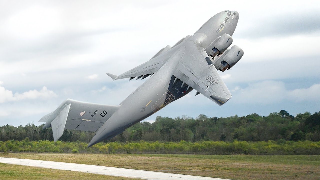 Gigantic US Cargo Planes Perform Emergency Steep Take-Offs