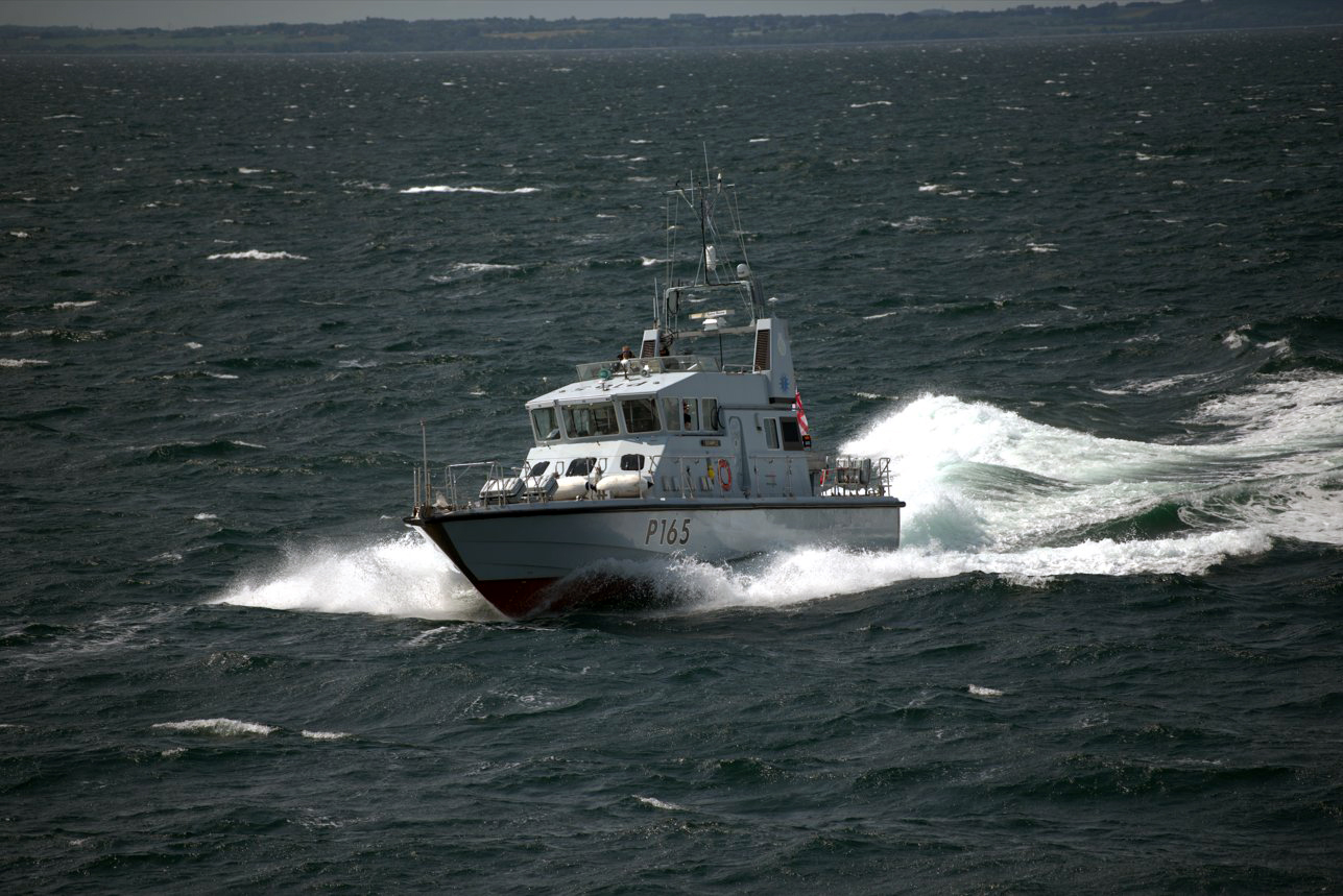 Royal Navy: Tiny patrol boats carry out and fend off "swarm attacks" in ...