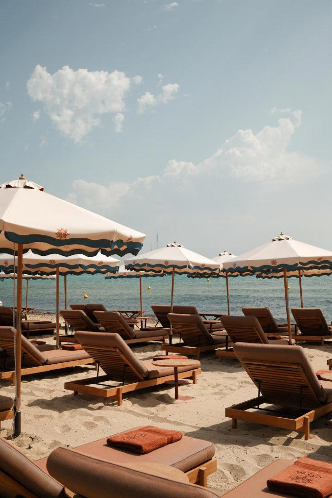De Saint-Tropez à la Normandie, les plus belles plages privées de ...