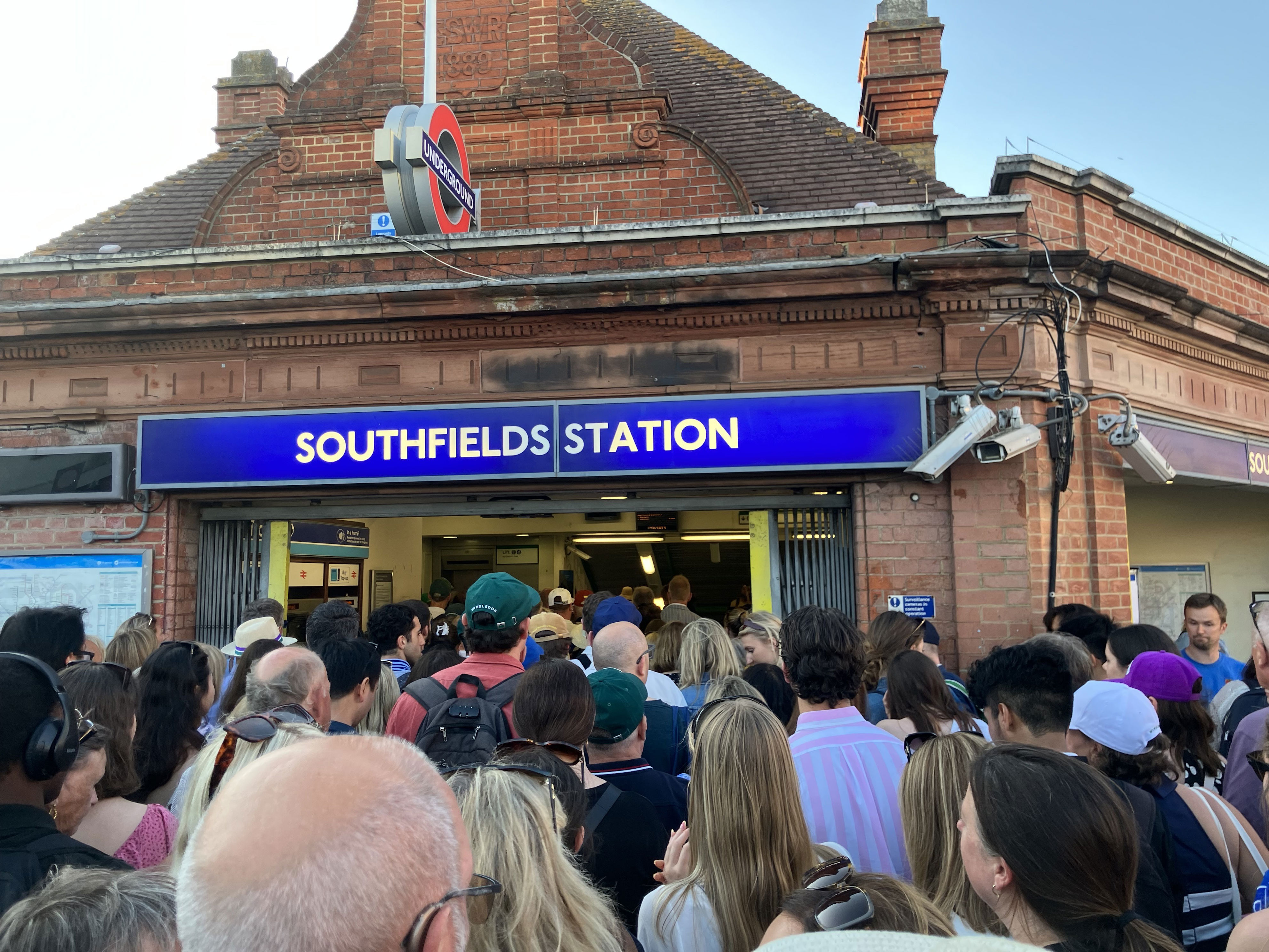 District line chaos an 'international embarrassment' after tennis fans ...