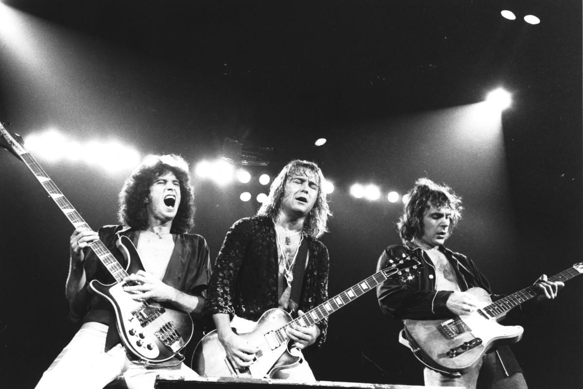 Iconic ‘70s Rock Band Foreigner Announce Tour With Original Lead Singer ...