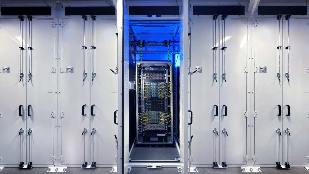 CoreWeave Is First to Deploy Nvidia Blackwell Ultra GPUs. Dell Is ...