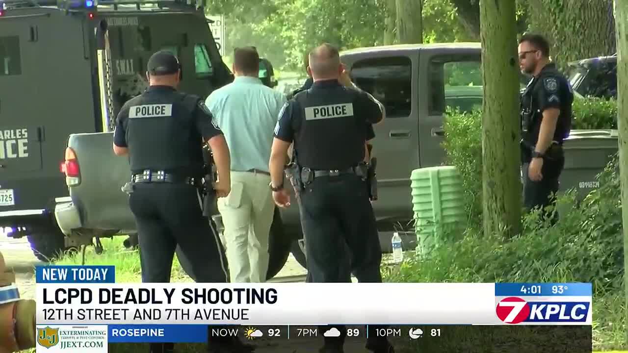 CAUGHT ON CAMERA: Officers shoot, kill man who aimed gun at drivers ...