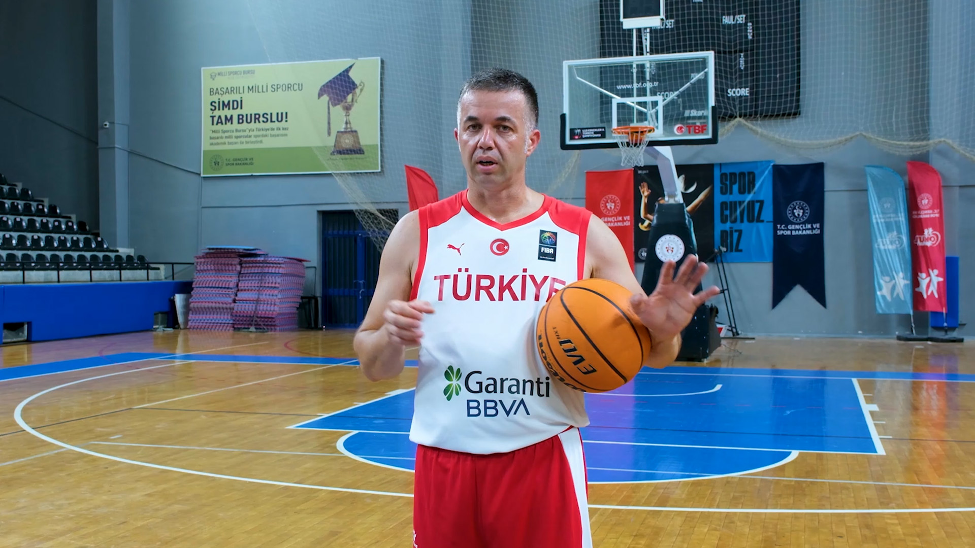 Turkish man sets third Guinness World Records title with blindfolded ...