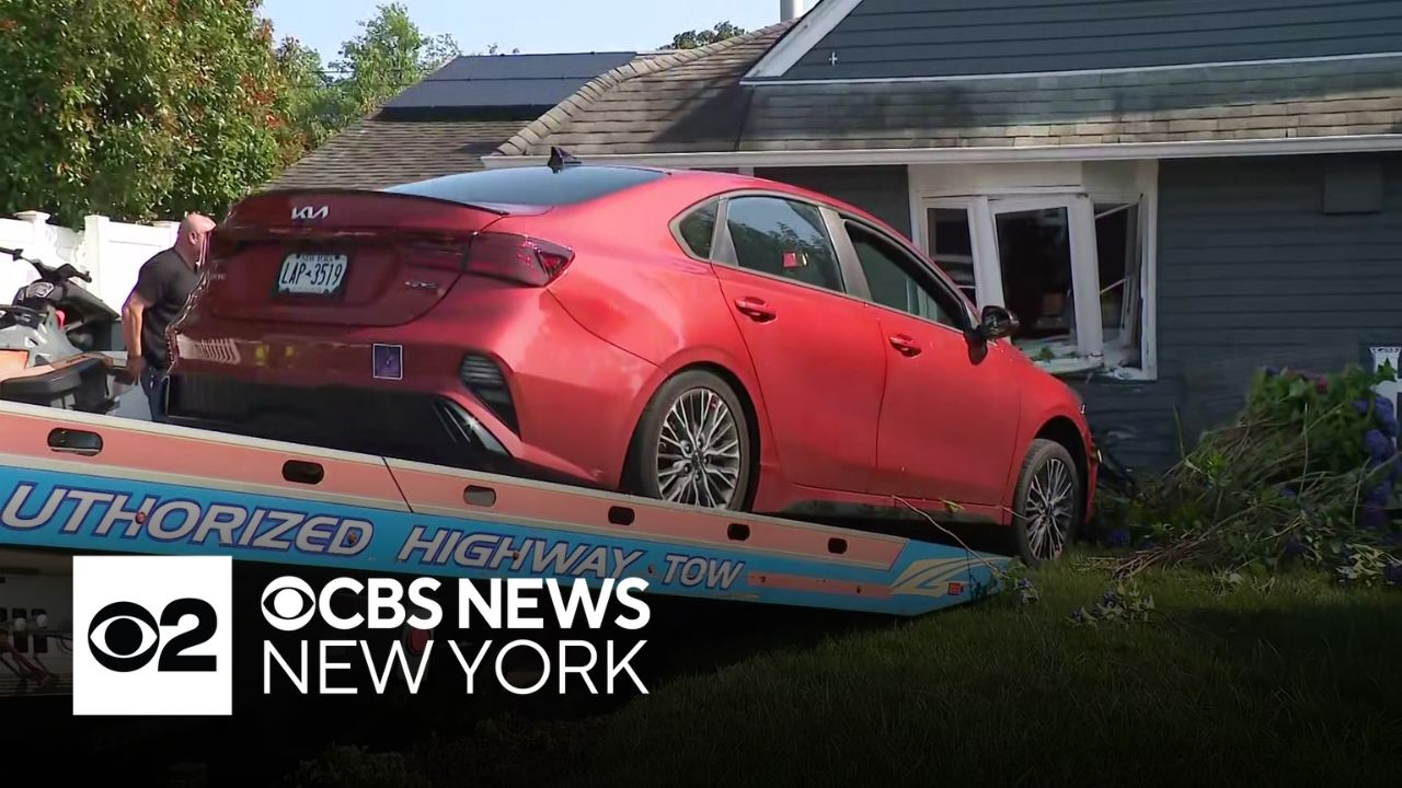 Car crashes into Levittown home