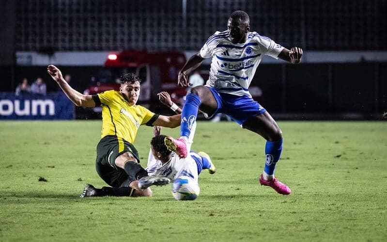 Contra Defensa y Justicia, Cruzeiro perde invencibilidade de 12 jogos