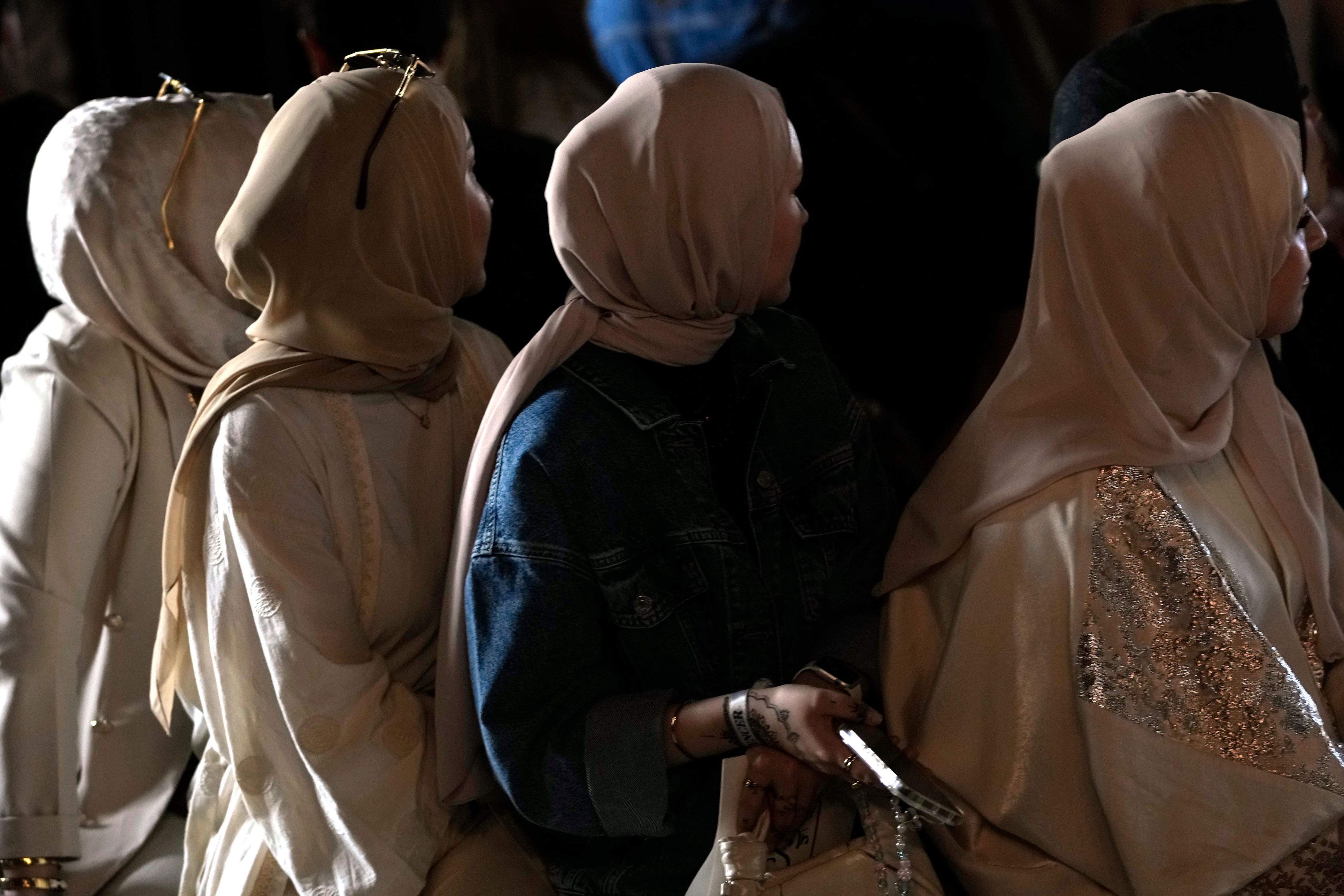 Muslim women sue Multnomah Co. Sheriff over hijab removals in mugshots ...