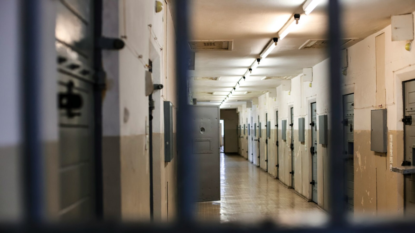 Evers vetoes Green Bay prison's 2029 closure date